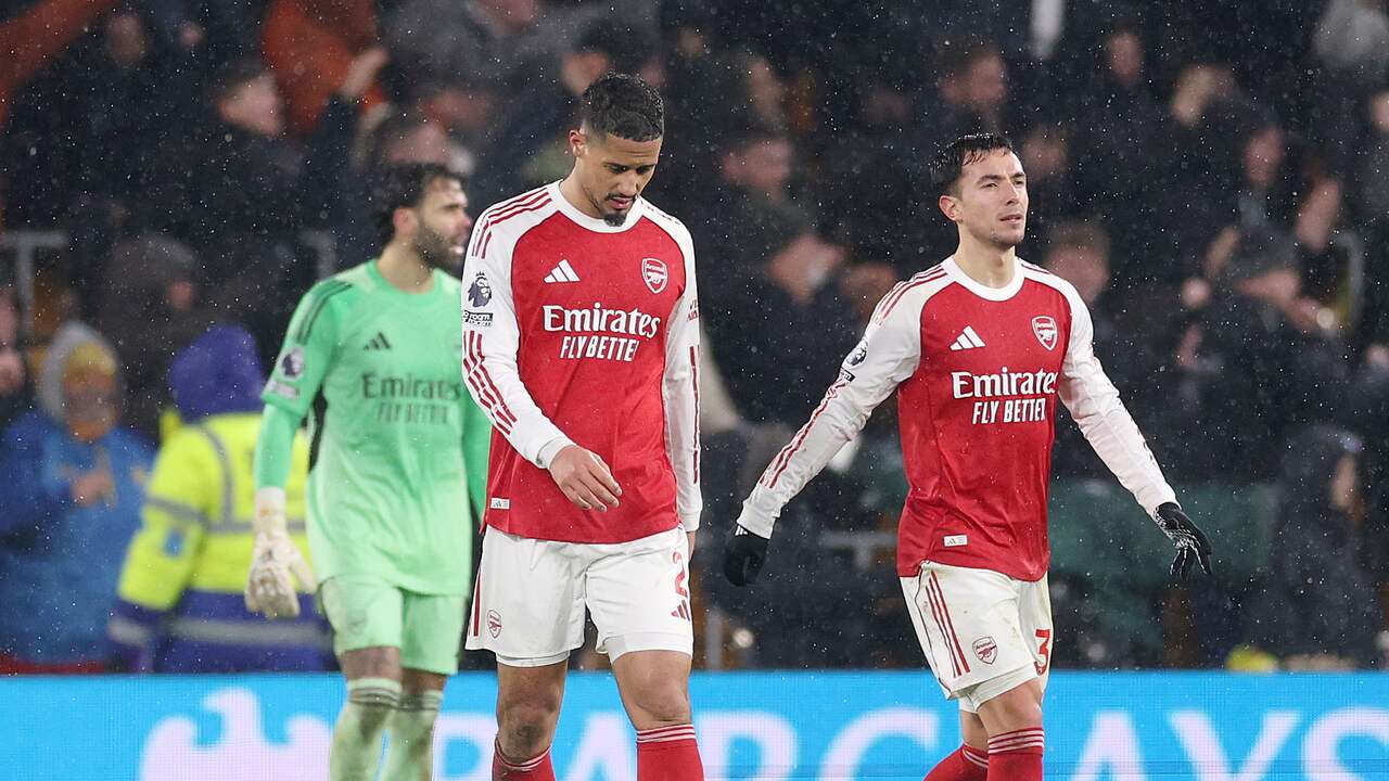 Arsenal laat dure punten liggen in titelstrijd door eigen doelpunt in ...