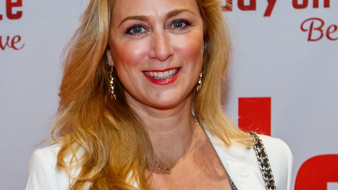 Presentatrice Fabienne de Vries gaat weer radiomaken | Achterklap | NU.nl