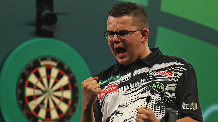 Van Veen blijft kalm na hoogste gemiddelde op WK darts: 'Titel nog ver ...