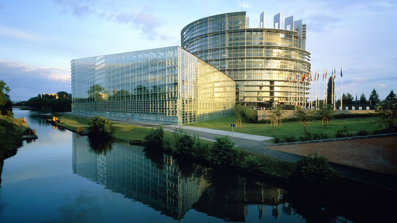 Roep om maandelijkse verhuizing Europees Parlement op te schorten ...