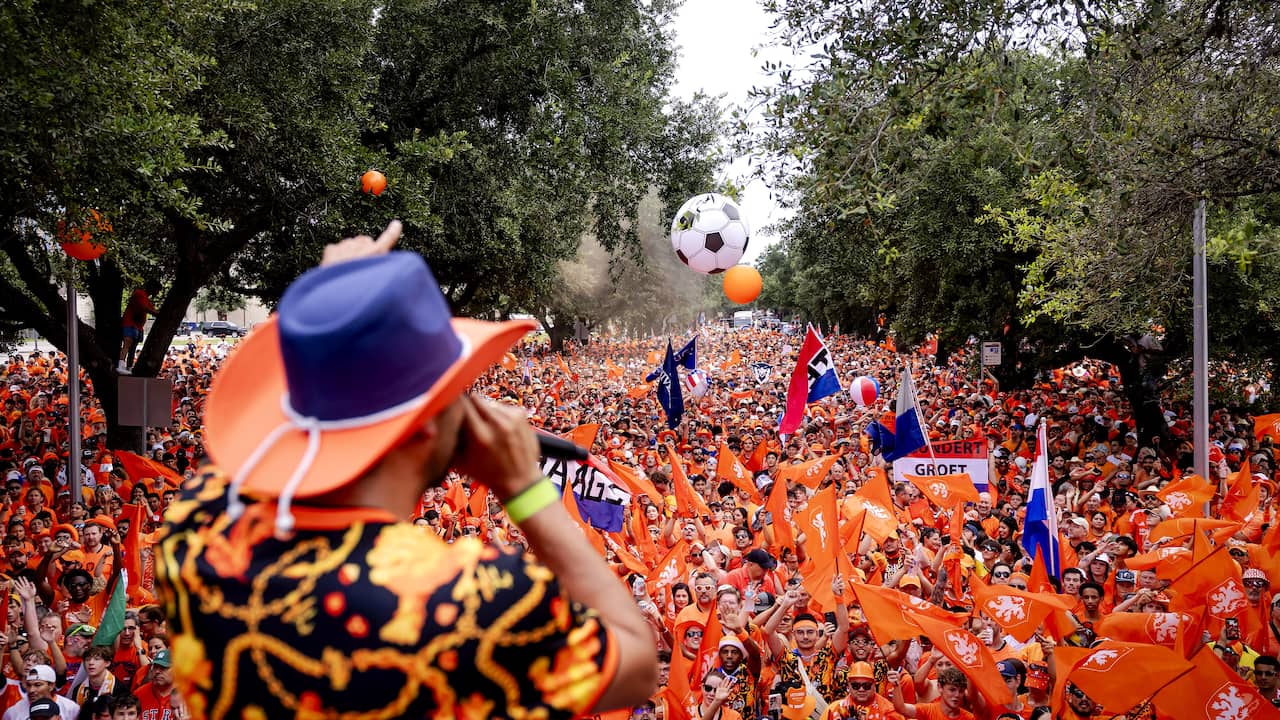 Duizenden Oranjefans onderweg naar stadion | NU.nl