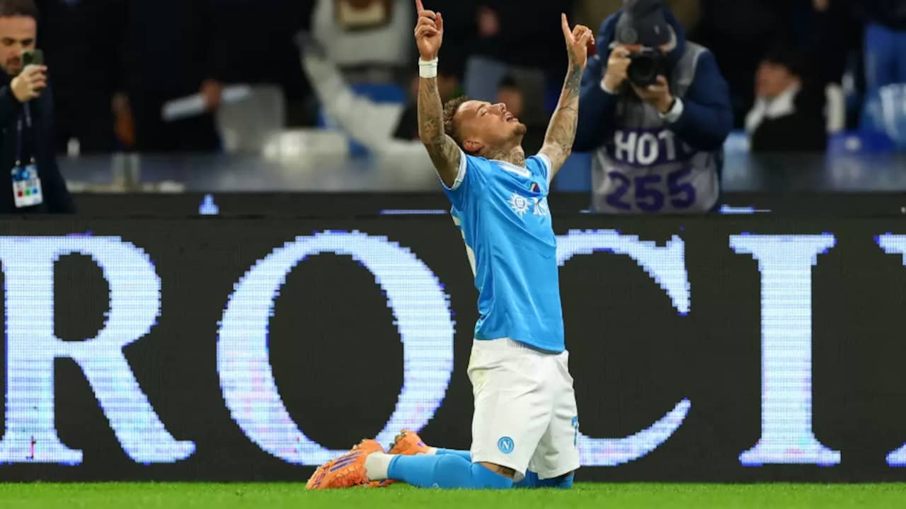 Noa Lang komt voor zijn man en kopt eerste goal voor Napoli binnen | NU.nl
