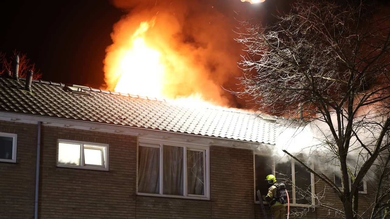 Persoon omgekomen bij brand Drachten, meerdere woningen ontruimd ...