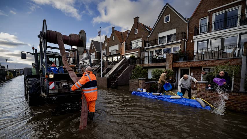 Dit was 2024 in 24 foto's: afscheid Rutte, extreem veel regen en rellen ...