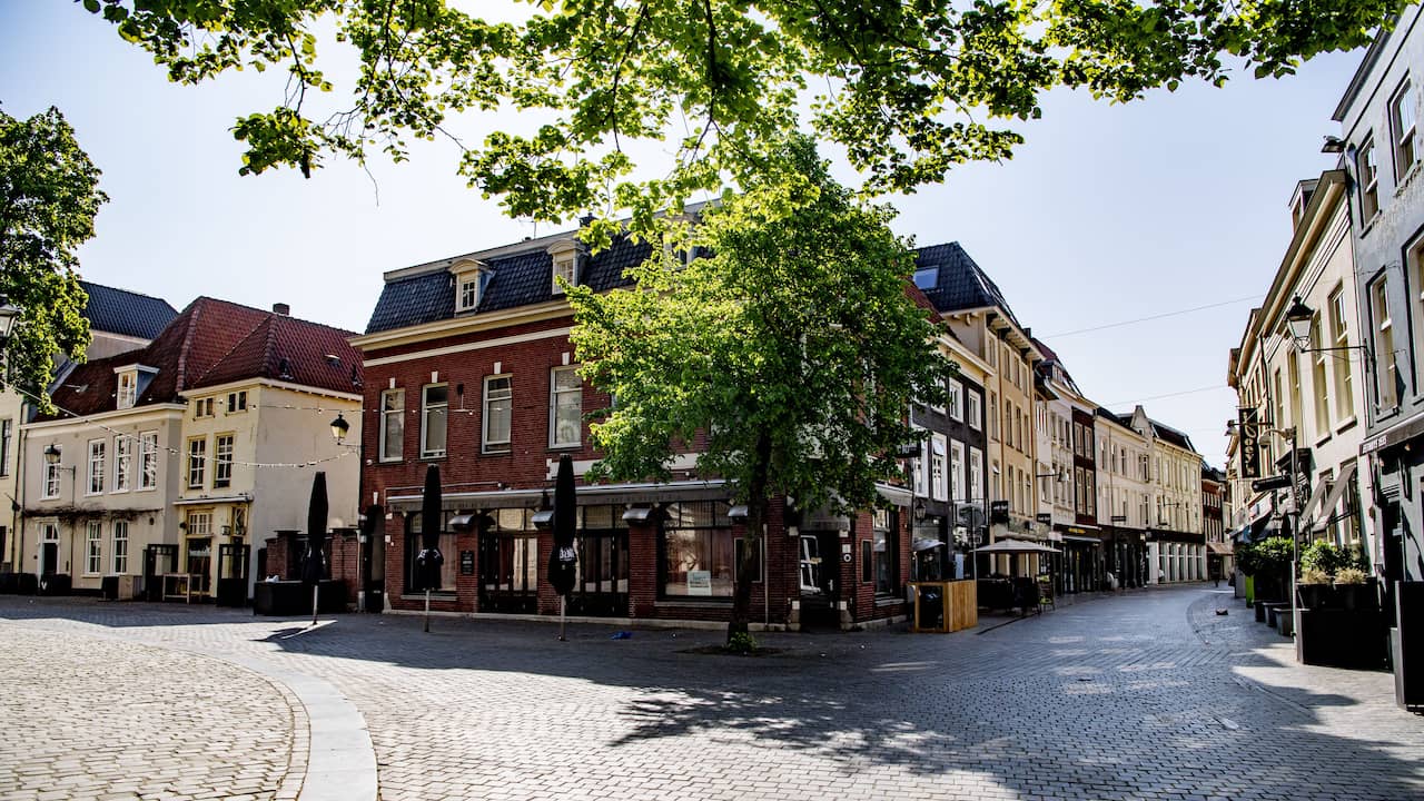Archeologen ontdekken restanten van middeleeuwse toren in centrum Breda ...