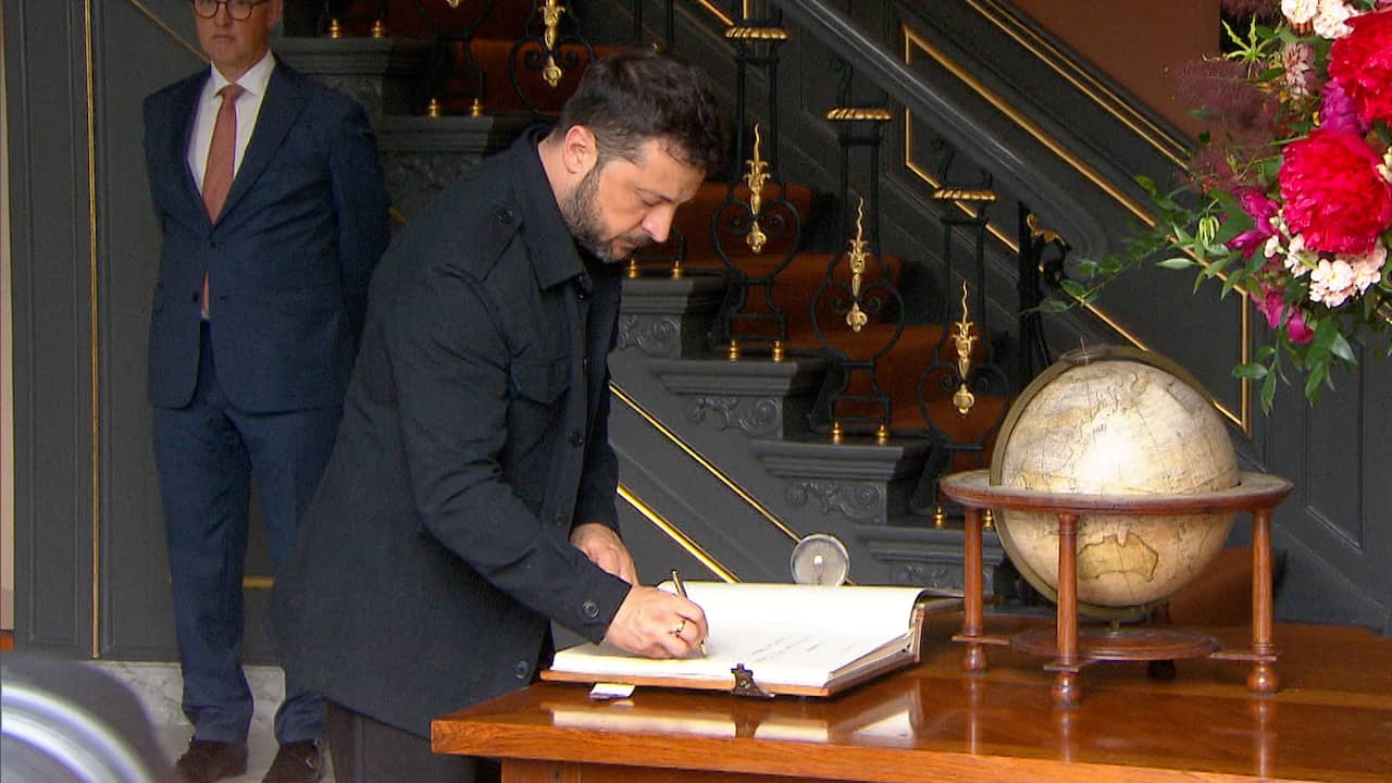 Teruglezen NAVO-top | Koning Willem-Alexander proost met wereldleiders op de NAVO - NU.nl