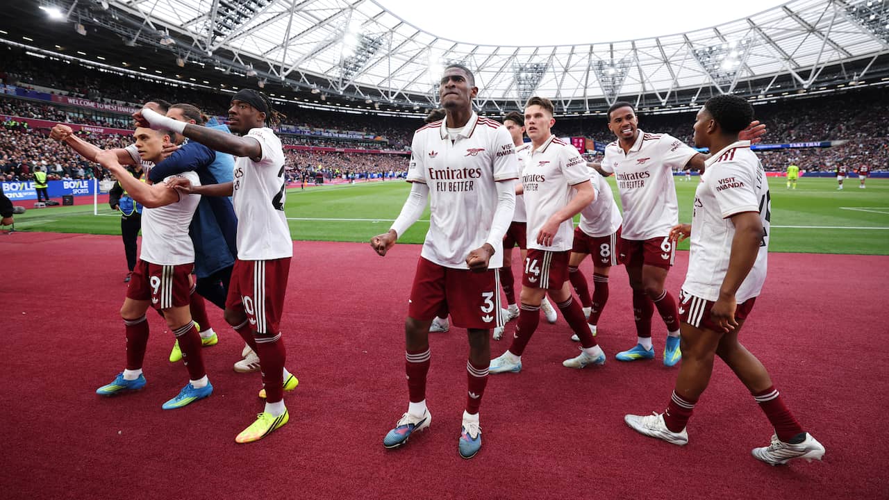 Arsenal boekt belangrijke zege in spannende titelrace na VAR-ingreep in ...