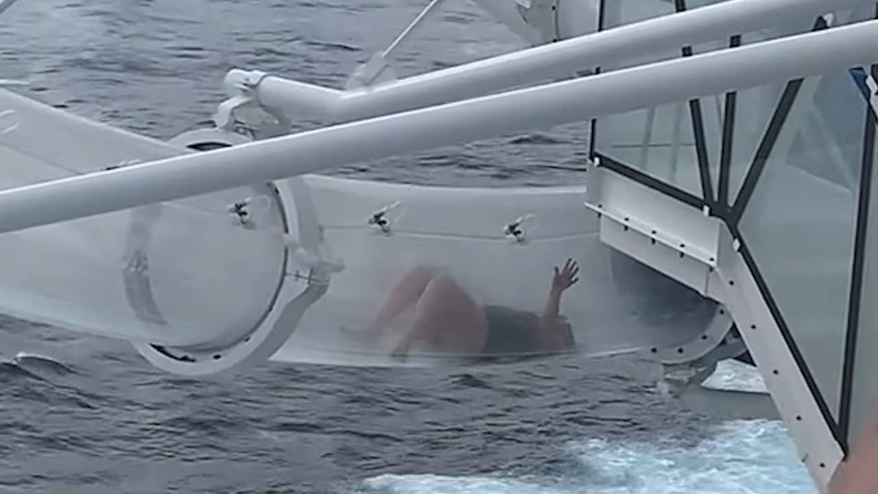Vrouw zit vast in waterglijbaan op cruise | NU.nl