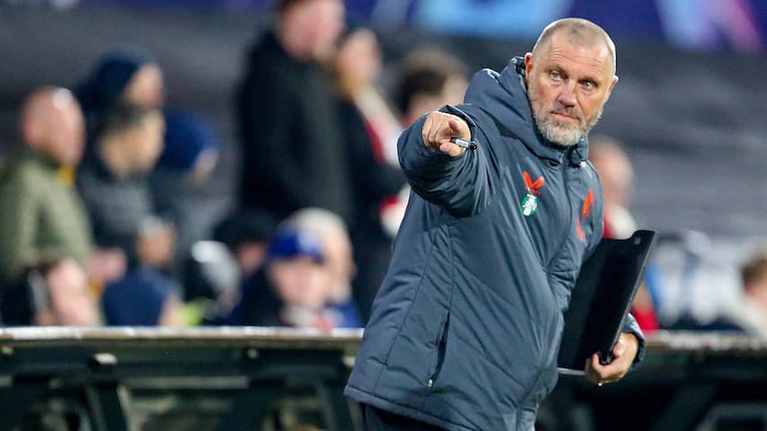 Feyenoord verlengt contract van assistent John de Wolf met twee jaar ...