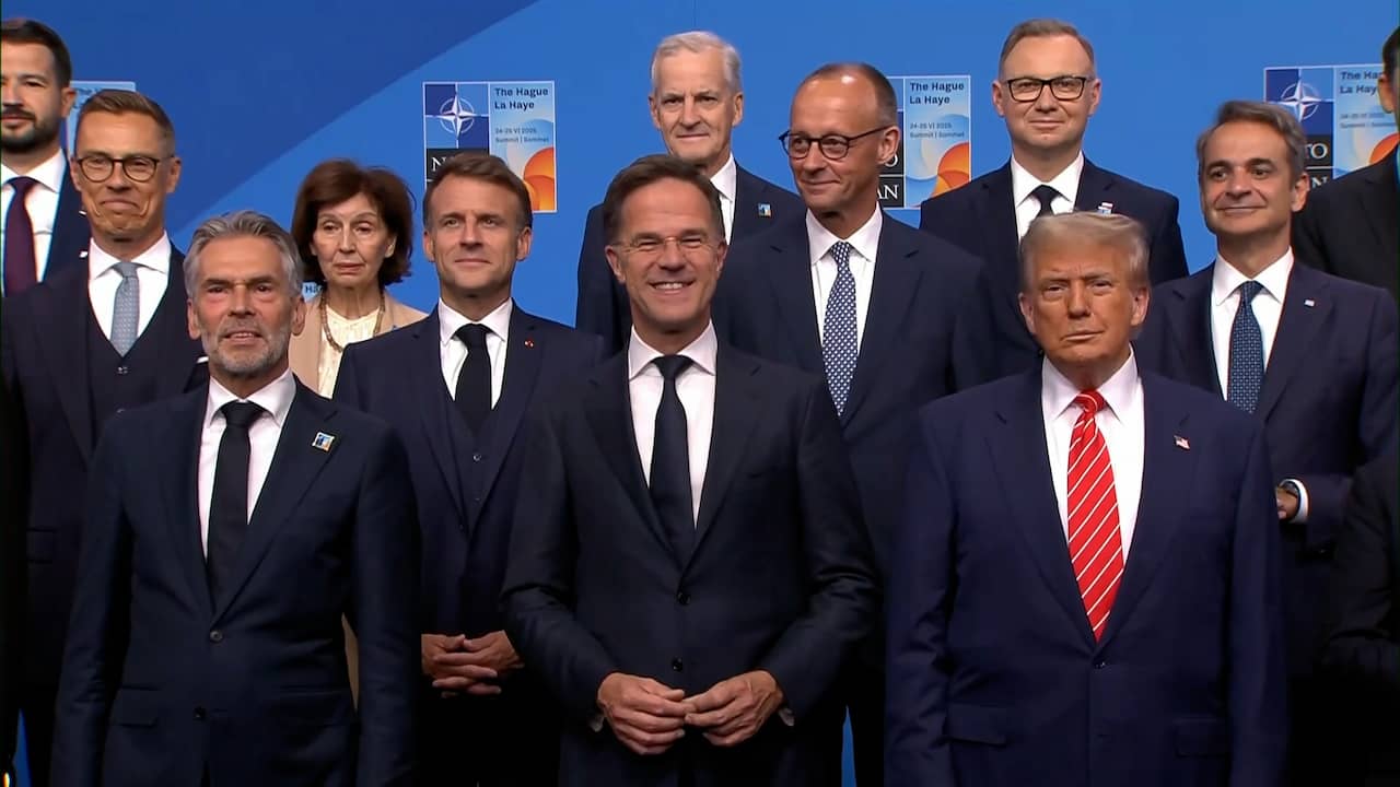 Zo gingen de regeringsleiders op de foto tijdens de NAVO-top | NU.nl