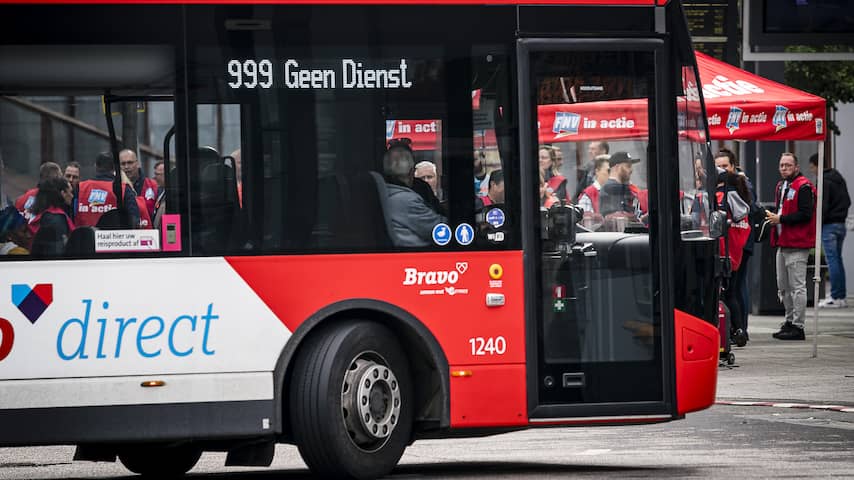 Regionale vervoerders adviseren reizigers om vrijdag niet met de bus te ...