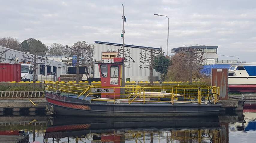 Zijlboot met pech aan de wal vaart weer | Leiden | NU.nl