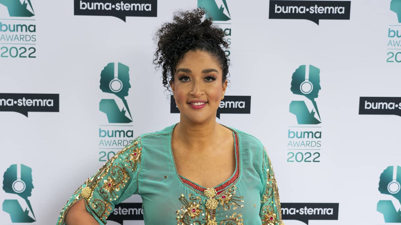 Comédienne Soundos El Ahmadi is bevallen van een zoon | Achterklap | NU.nl