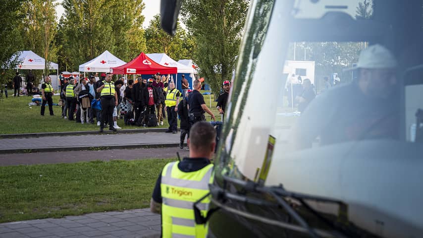 Noodopvang Rode Kruis voor asielzoekers Ter Apel voor het eerst in ...