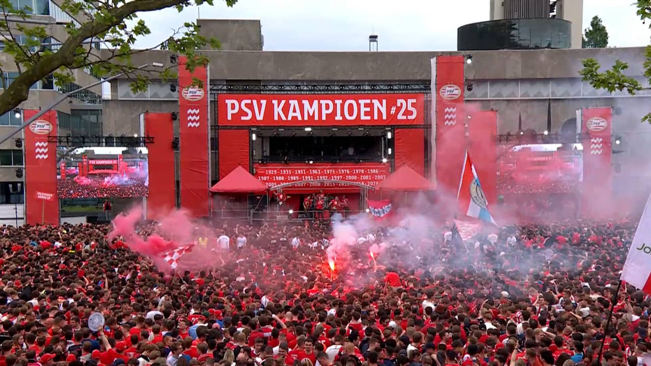 Kijk hier de livestream terug van de huldiging van PSV | NU.nl