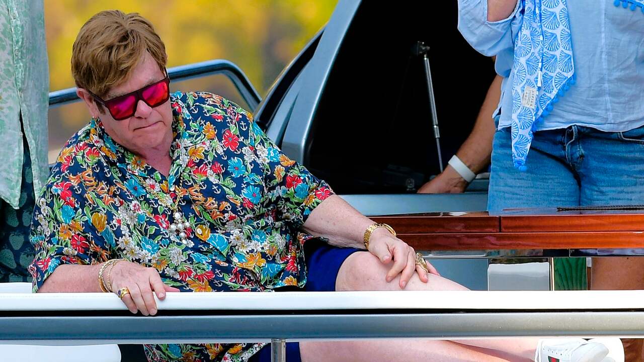 Elton John kort opgenomen in ziekenhuis na glijpartij in Franse villa ...