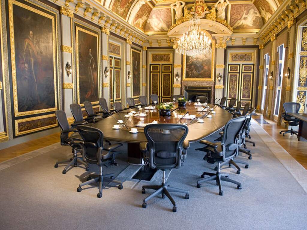 Live formatie | Kabinet wil regeerprogramma begin september af hebben ...