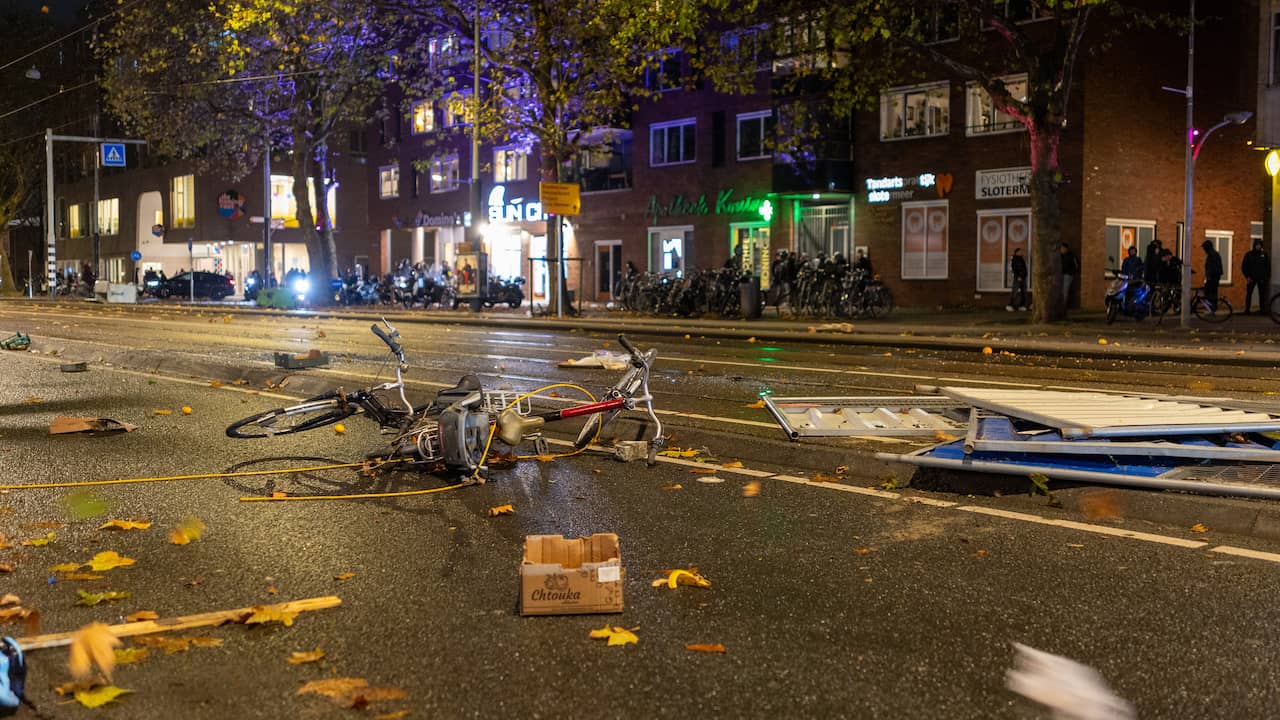 Drie van zeven verdachten langer vast vanwege rellen Plein '40-'45 ...