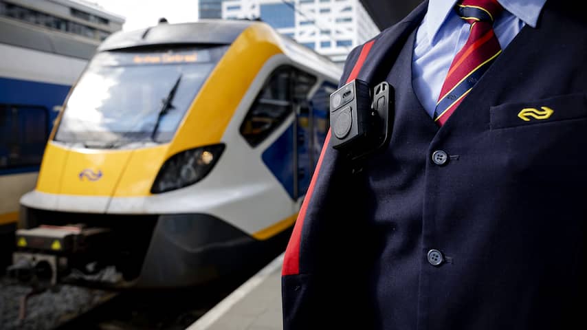 Eerste conducteurs werken met bodycam in de trein | Binnenland | NU.nl