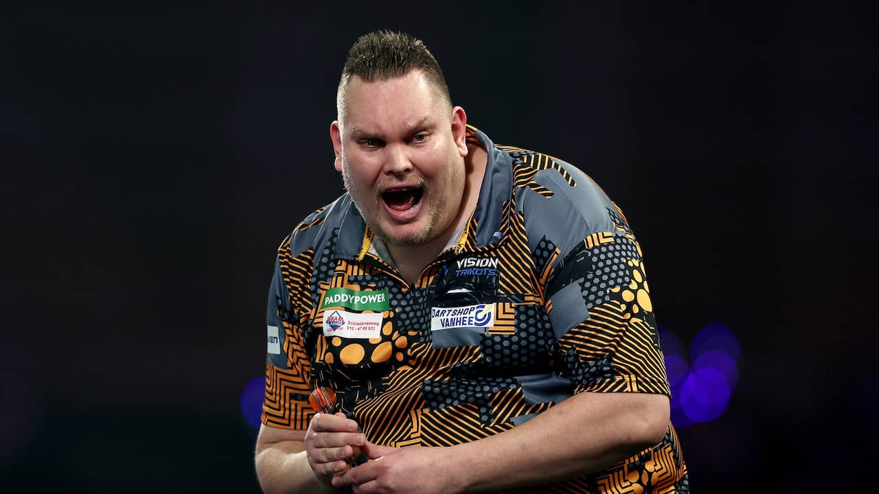 Wesley Plaisier vol ongeloof na stunt op WK darts: 'Stond te shaken als ...