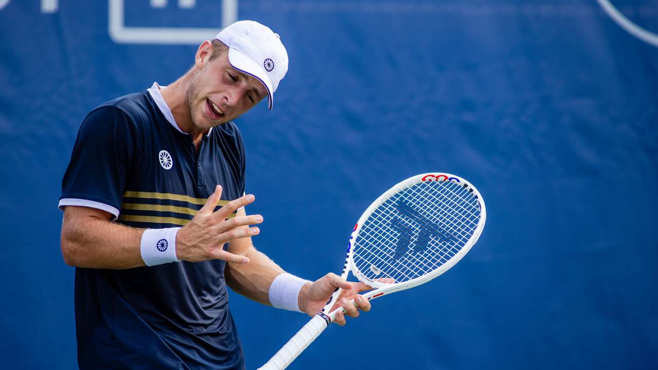 Gefrustreerde Griekspoor slaat racket kapot, maar wint wel in Astana ...
