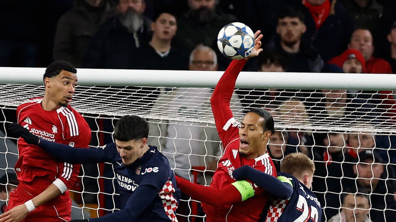 PSV stunt bij Liverpool in Champions League en drukt Slot dieper in ...