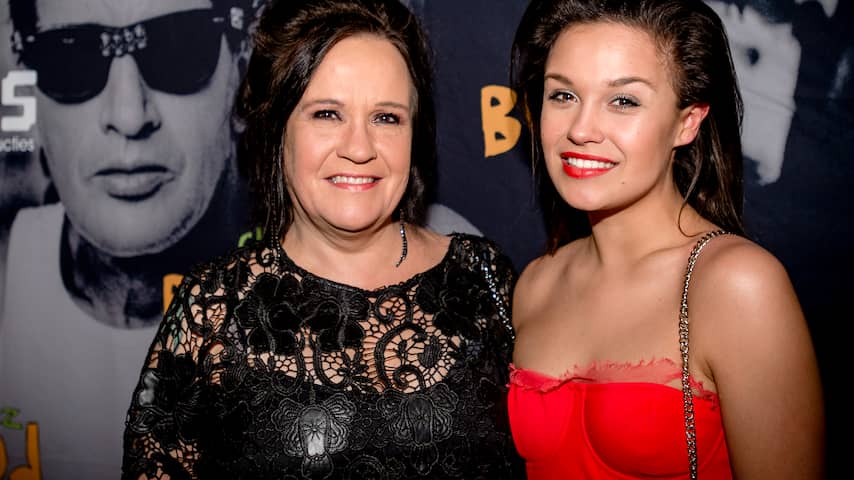 Dochters Xandra Brood willen nieuwe relatie voor moeder | Achterklap ...