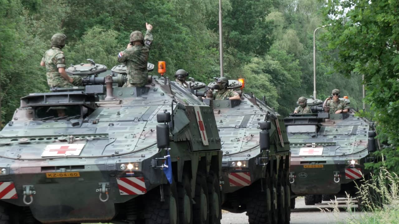 Nederlandse pantservoertuigen op weg naar grootste oefening in jaren ...