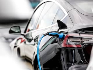 Autoverkoop stijgt licht, vooral elektrische auto's in trek | Onderweg ...