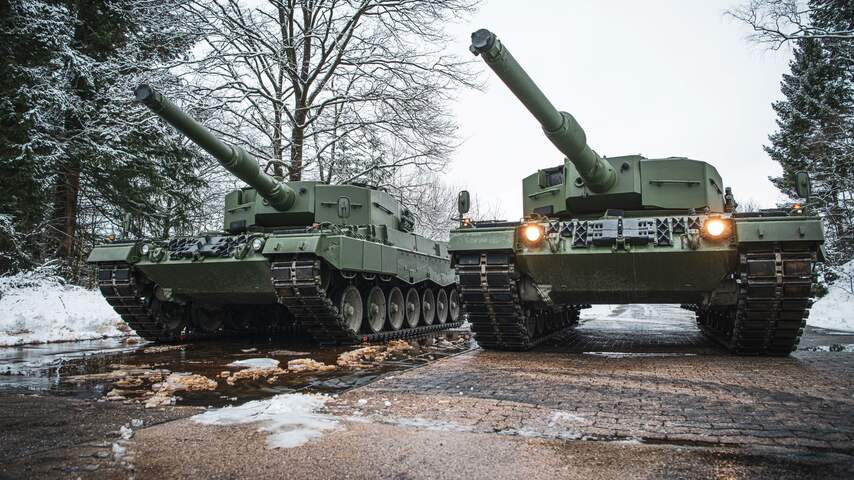 Door Nederland en Denemarken gekochte tanks deze zomer naar Oekraïne ...
