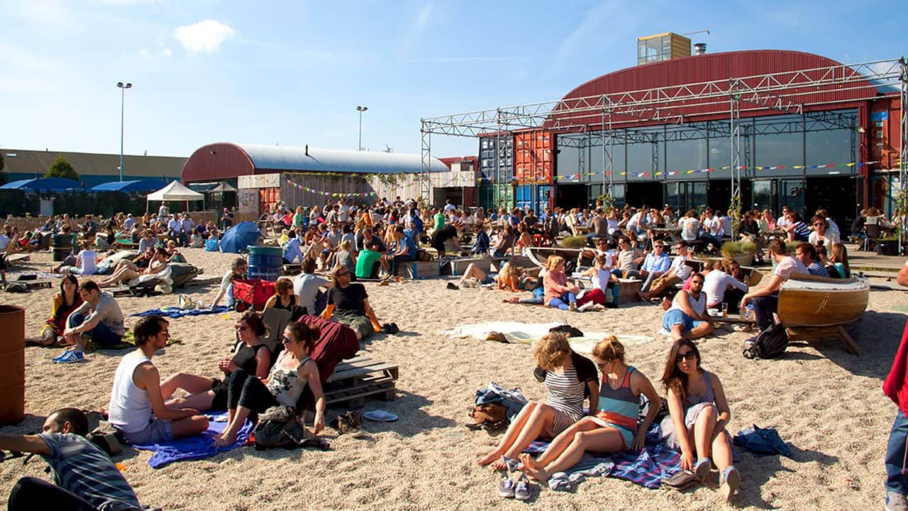 Ondernemers over hun stadsstrand: 'Dit is het eiland-in-de-stad-gevoel ...
