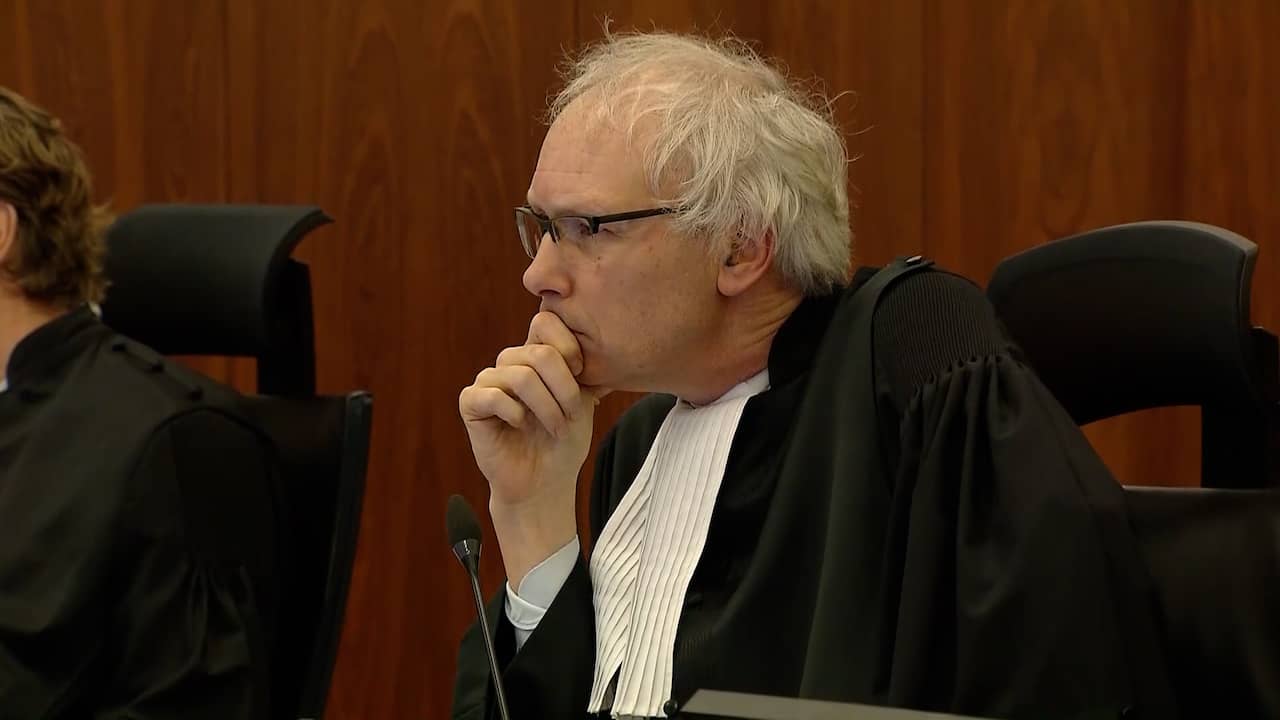 Ali B bij start zitting: 'Zit hier bijna als symbool voor MeToo ...