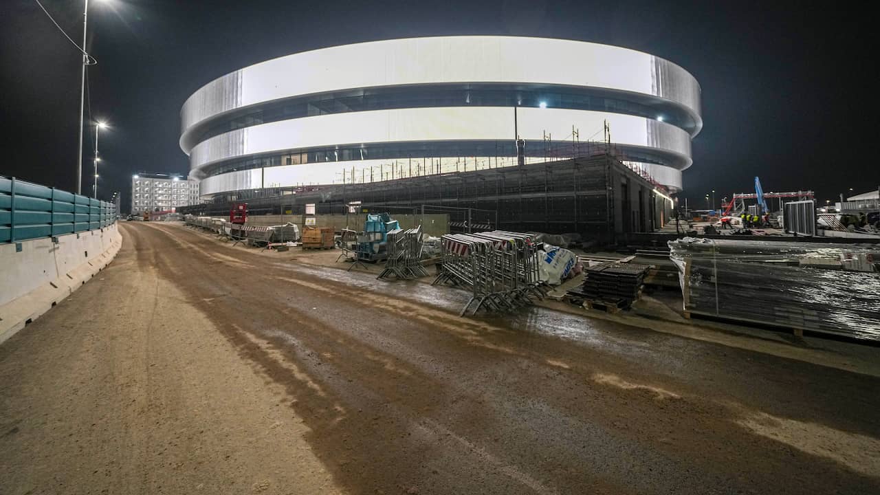 Olympisch testevent in omstreden ijshockeyarena onderbroken door gat in ...
