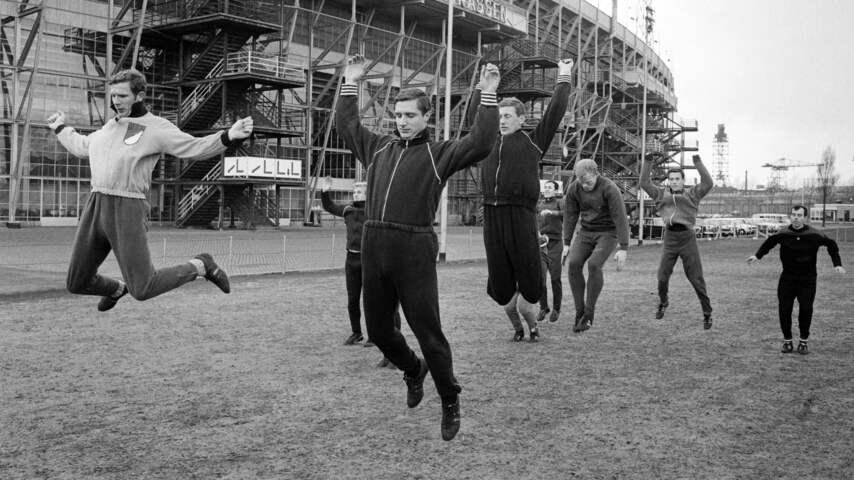 Van briljant lobje tot standbeeld: het leven van Feyenoord-held ...