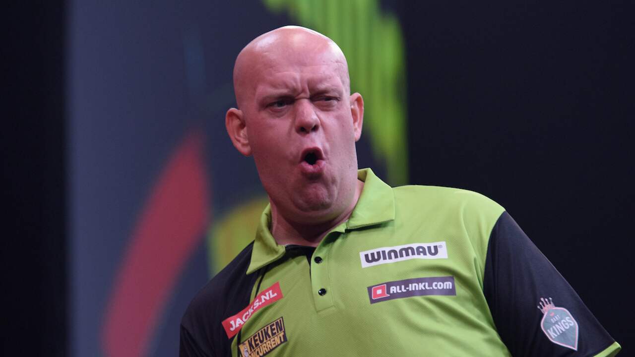 Van Gerwen overleeft matchdart Humphries en bereikt halve finales in ... Van Gerwen overleeft matchdart Humphries en bereikt halve finales in ...