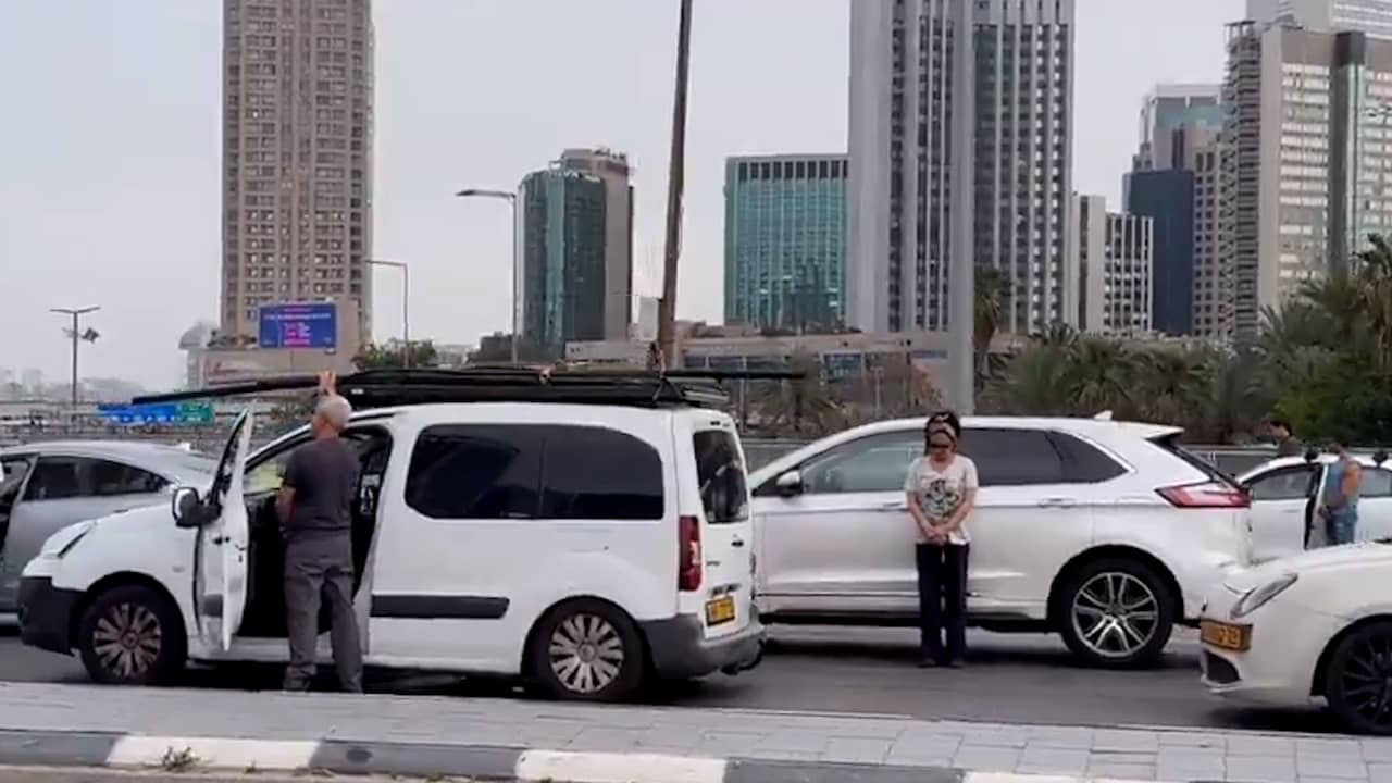 Auto's stoppen massaal met rijden voor Holocaustherdenking in Israël ...