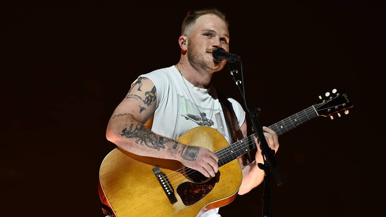 Zach Bryan komt naar Philips Stadion, eerste internationale liveact in ...