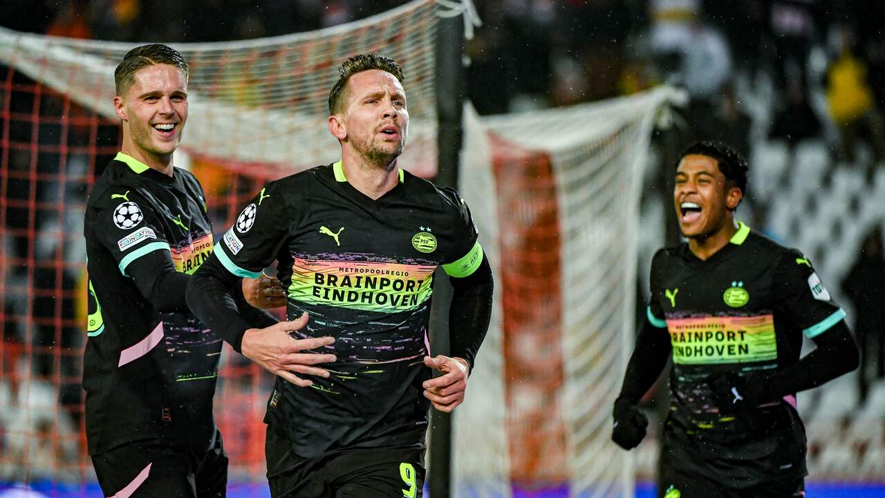 Luuk de Jong toont specialiteit en kopt perfect raak | NU.nl