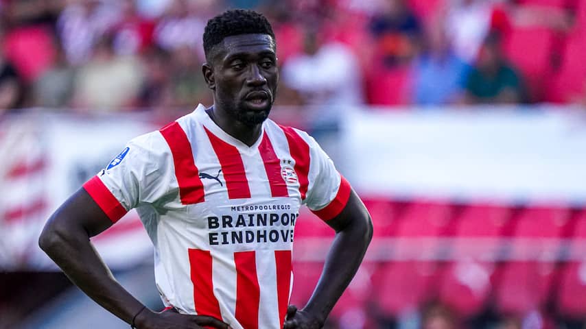 PSV neemt voor de vijfde keer afscheid van Derrick Luckassen en nu ...