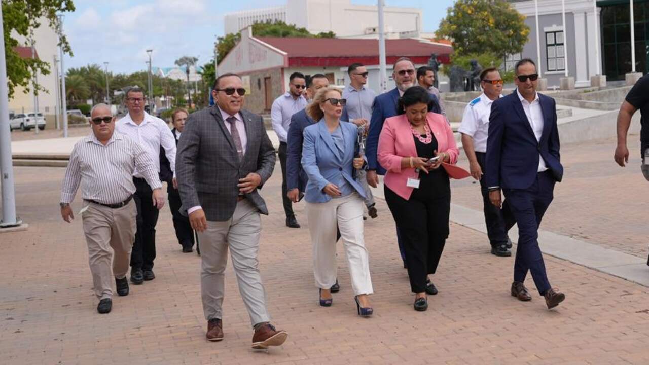 Regering Aruba na drie jaar gevallen over ruzie om nieuwe ...