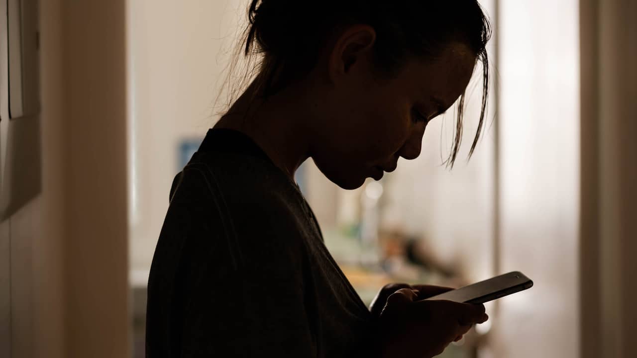 Honderdduizenden meldingen online kindermisbruik: 'Dweilen met kraan ...