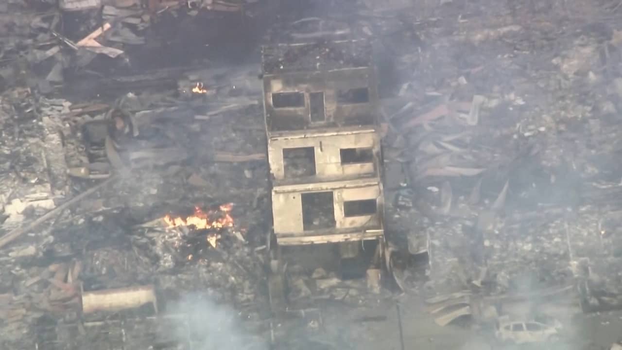 Luchtbeelden tonen zware schade na aardbeving in Japan | NU.nl
