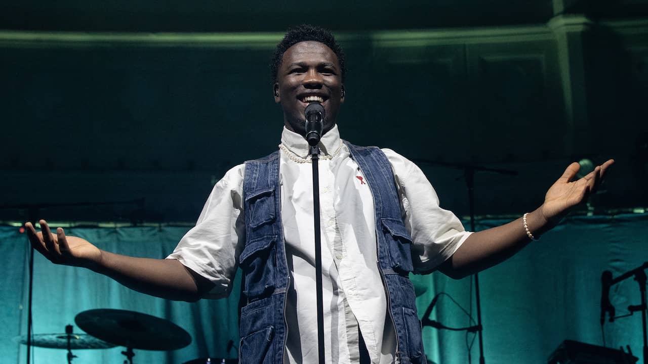 Songfestival-liedje Claude uitgelekt: Frans-Engels C'est La Vie naar ...