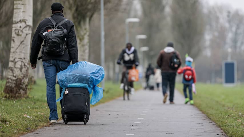 COA laat niet iedereen meer toe bij overvolle opvang in Ter Apel ...