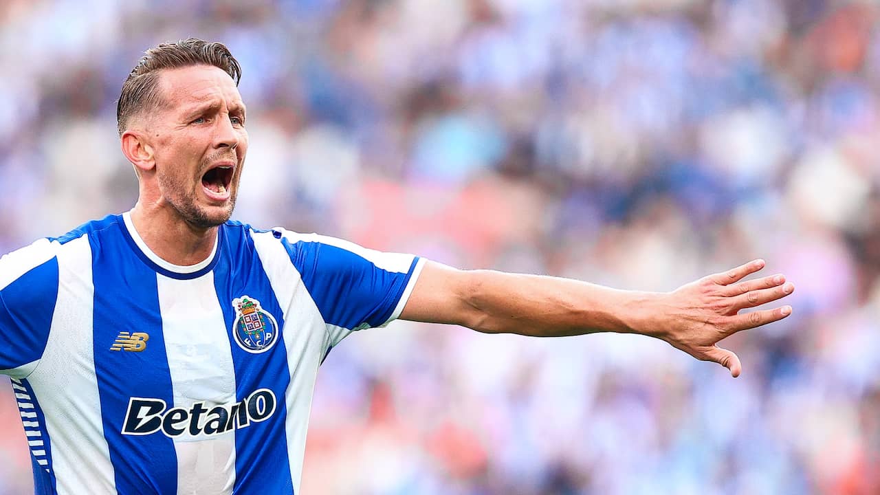 Luuk de Jong loopt knieblessure op tijdens oefenwedstrijd met FC Porto ...