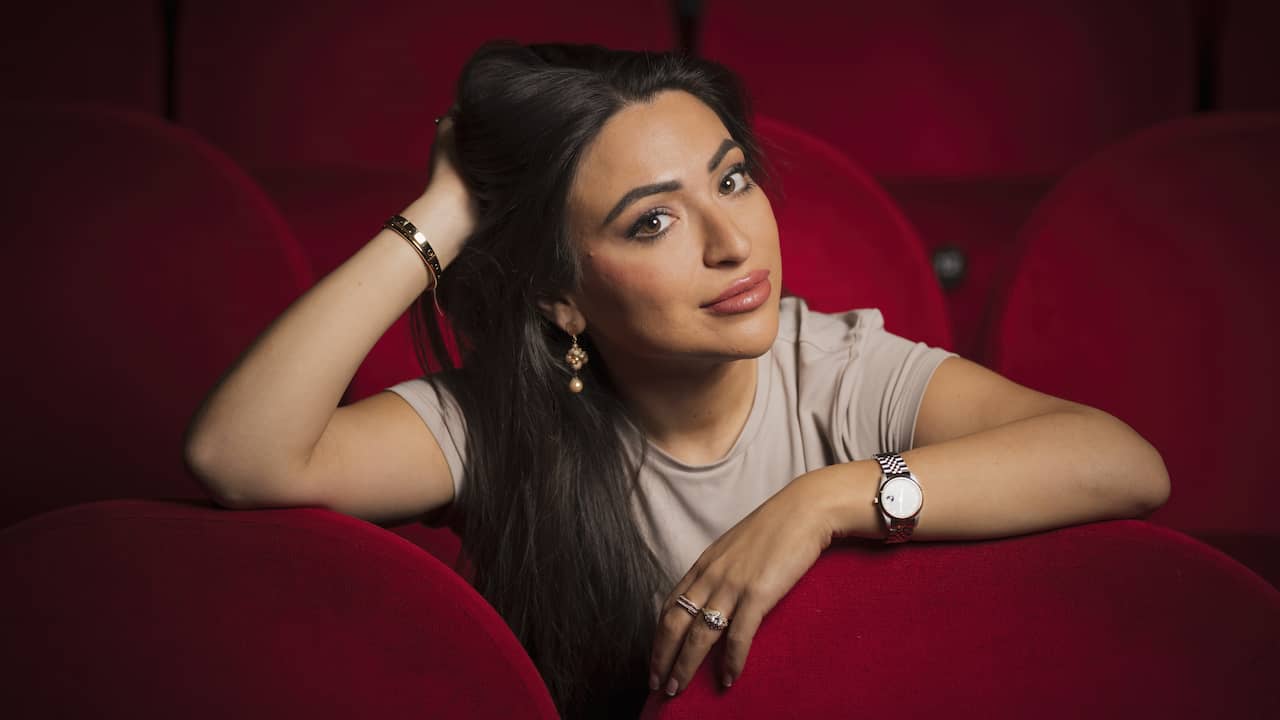 Columnist Lale Gül stapt van Het Parool over naar De Telegraaf | Boek ...