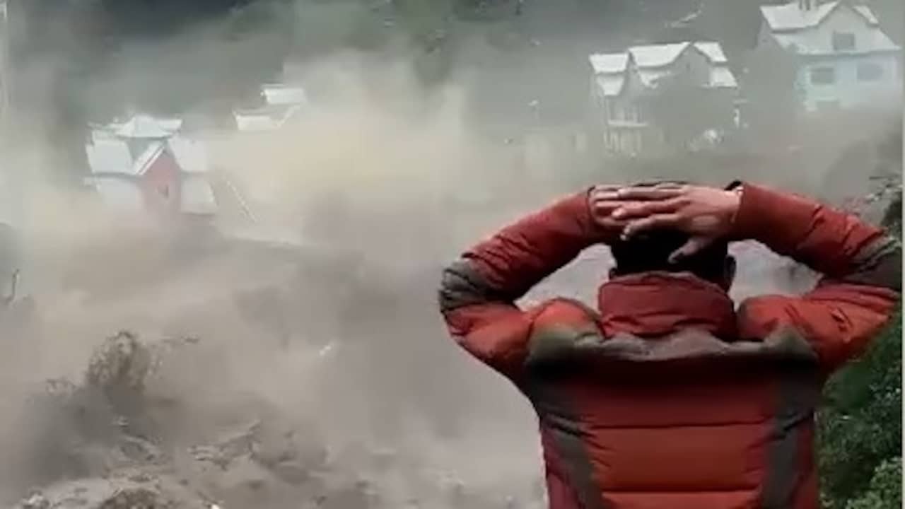 Enorme modderstroom verwoest Indiaas bergdorp | NU.nl