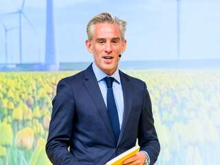 Art Rooijakkers moet weer communiceren via computer die zijn stem ...