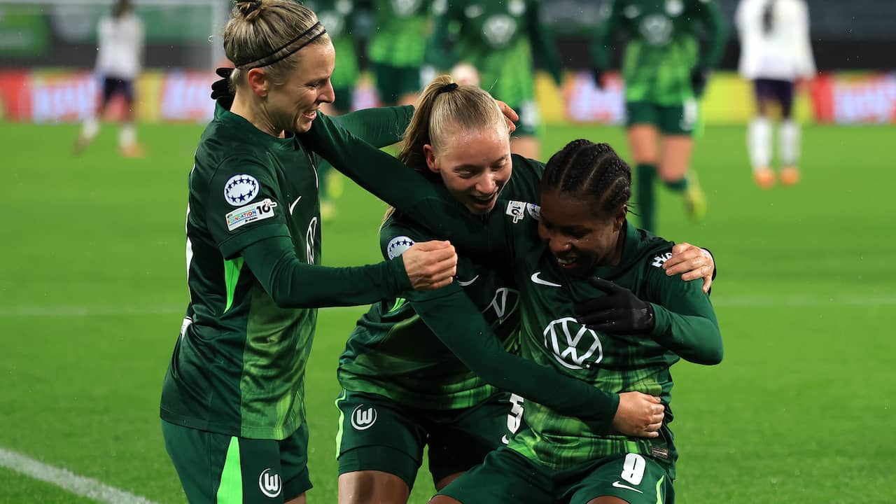 Peddemors en Beerensteyn scoren allebei twee keer bij CL-zege Wolfsburg | Voetbal | NU.nl
