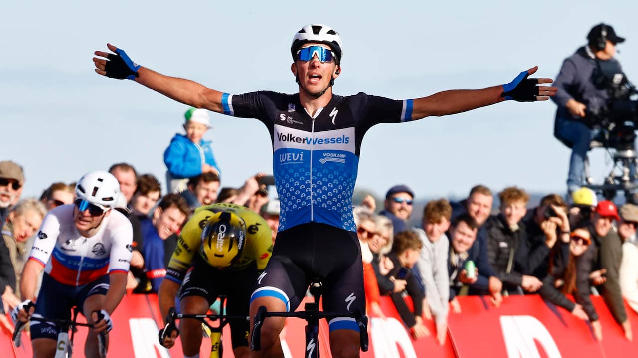 Timo de Jong verrast in Tour of Holland met eerste profzege op VAM-berg ...